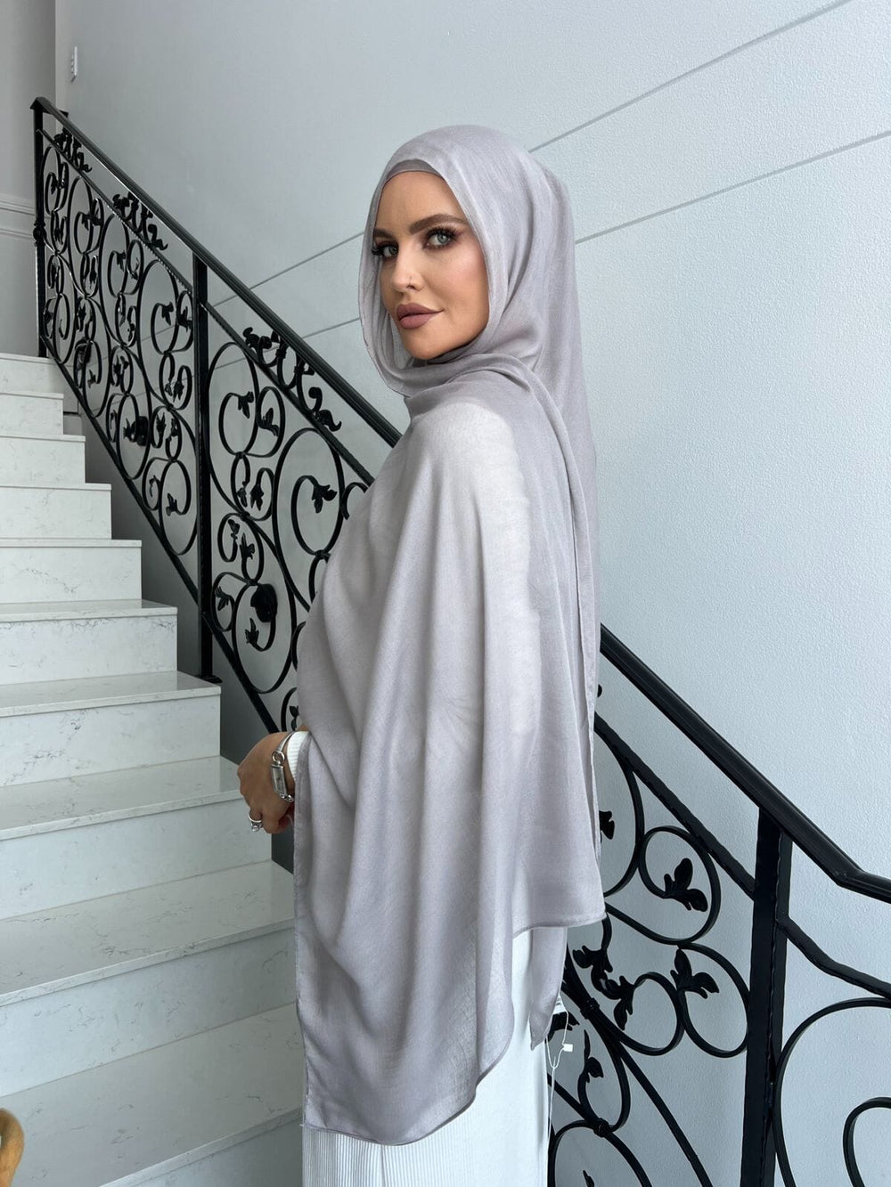Stylish Shawl: Look great in Elegant and Versatile Shawls